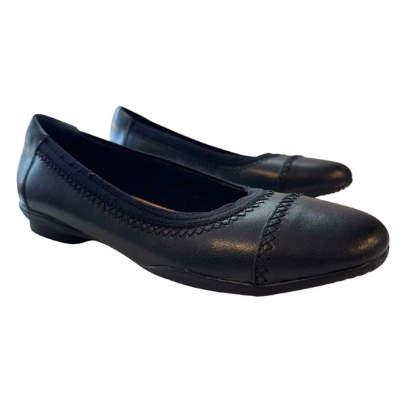 Clarks | Shoes | Clarks Sara Bay Ballet Flats Cap Toe Slip On Shoes ...